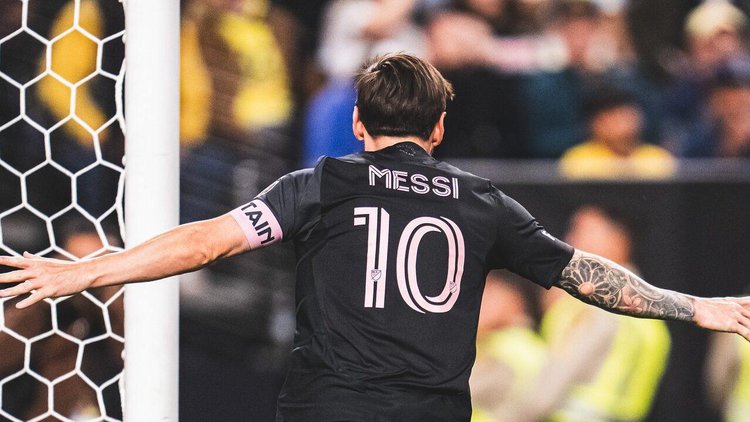 Messi chega 'pé no chão' ao Mundial em retorno aos holofotes após 3 ...